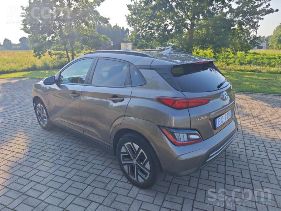 Brown Hyundai Kona 2022 in Liepaja, with an engine capacity of 1.60 L and mileage of 78 thousand km for 24900 €, photo 25 on AUTOMOTO.COM.LV
