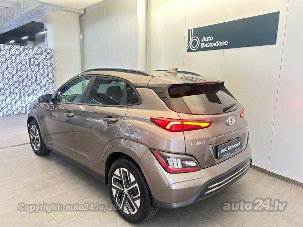 Brown Hyundai Kona 2024 in Tallinn, with an engine capacity of 0.00 L and mileage of 27 thousand km for 31900 €, photo 4 on AUTOMOTO.COM.LV