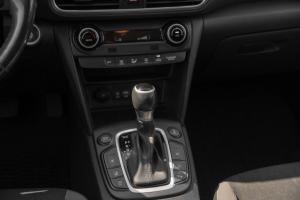 Grey Hyundai Kona 2018 in Vilnius, with an engine capacity of 1.60 L and mileage of 82 thousand km for 11950 €, photo 14 on AUTOMOTO.COM.LV