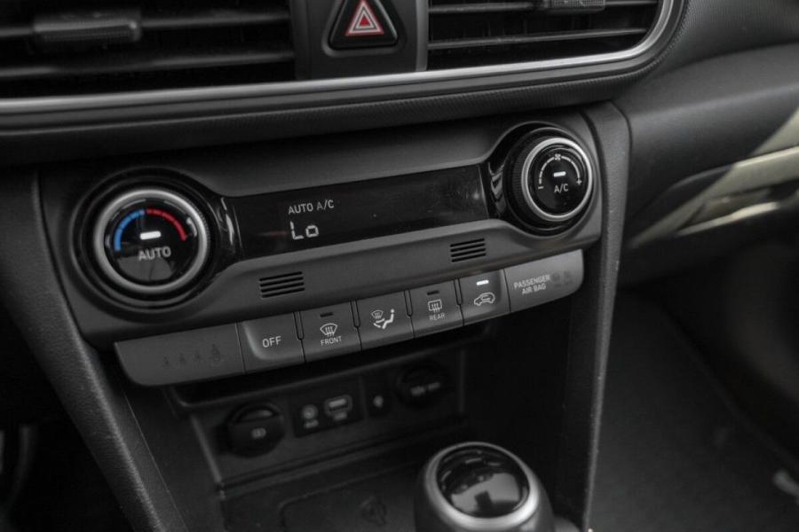 Grey Hyundai Kona 2018 in Vilnius, with an engine capacity of 1.60 L and mileage of 82 thousand km for 11950 €, photo 17 on AUTOMOTO.COM.LV