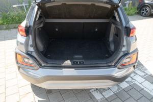 Grey Hyundai Kona 2018 in Vilnius, with an engine capacity of 1.60 L and mileage of 82 thousand km for 11950 €, photo 24 on AUTOMOTO.COM.LV