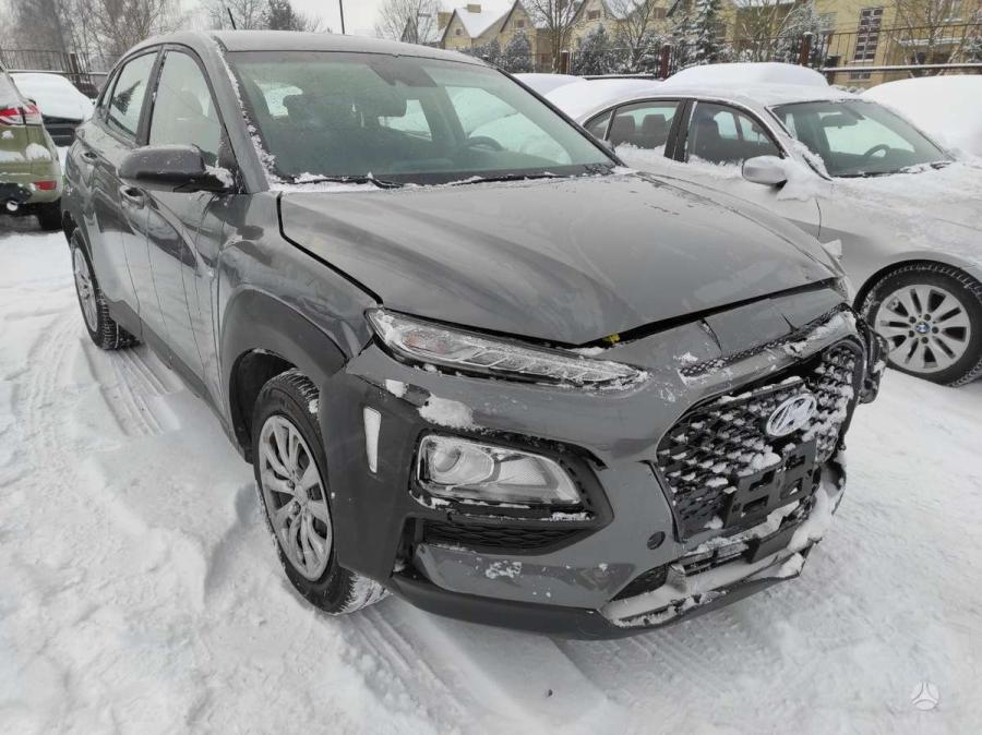 Pelēks Hyundai Kona 2019 Panevēža, ar dzinēja tilpumu 1.00 L un nobraukumu 68 tūkst. km par 5800 €, foto 6 vietnē AUTOMOTO.COM.LV