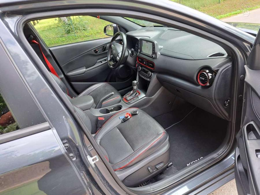 Grey Hyundai Kona 2019 in Taurage, with an engine capacity of 1.60 L and mileage of 193 thousand km for 11499 €, photo 12 on AUTOMOTO.COM.LV