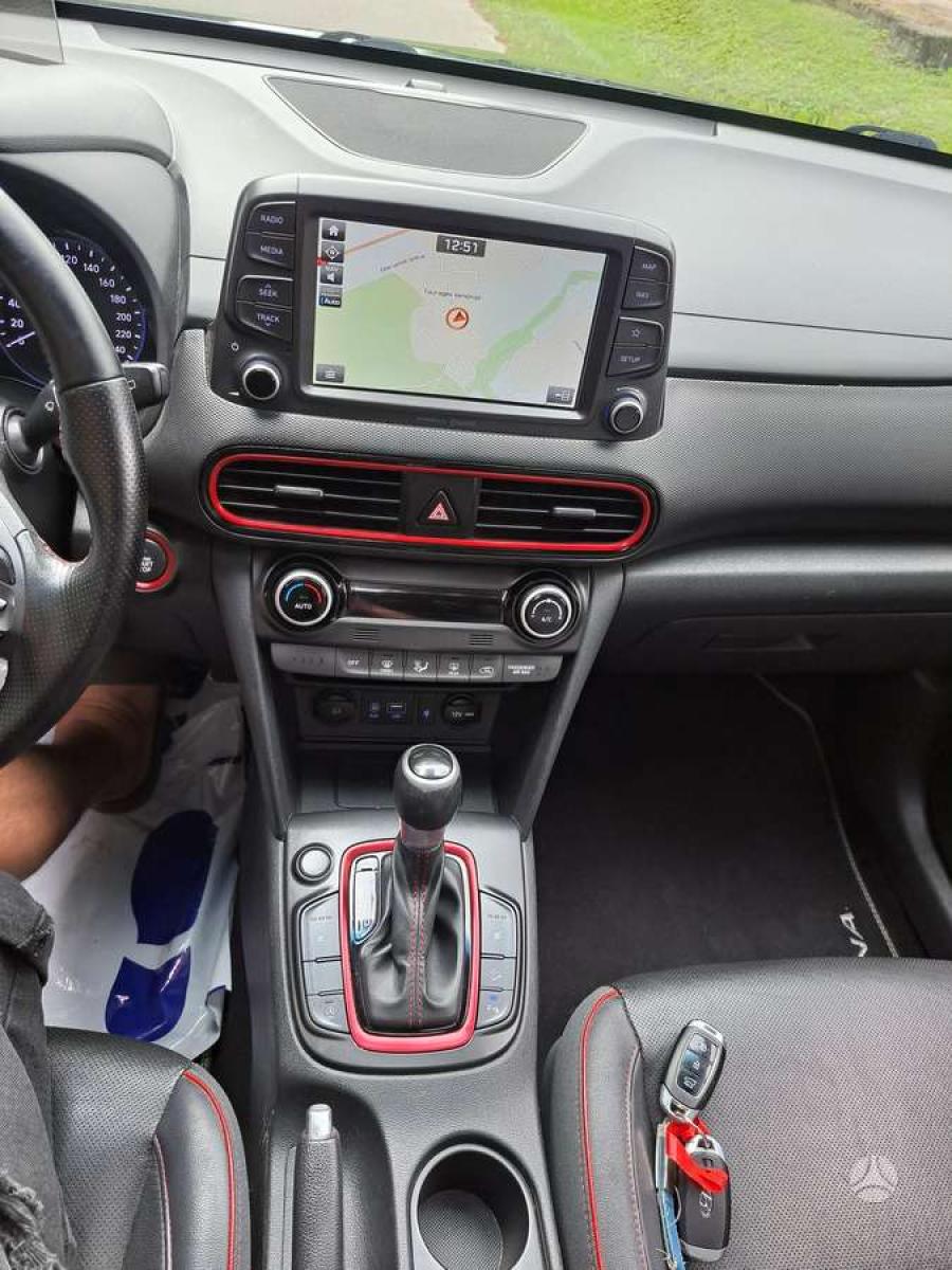 Grey Hyundai Kona 2019 in Taurage, with an engine capacity of 1.60 L and mileage of 193 thousand km for 11499 €, photo 15 on AUTOMOTO.COM.LV