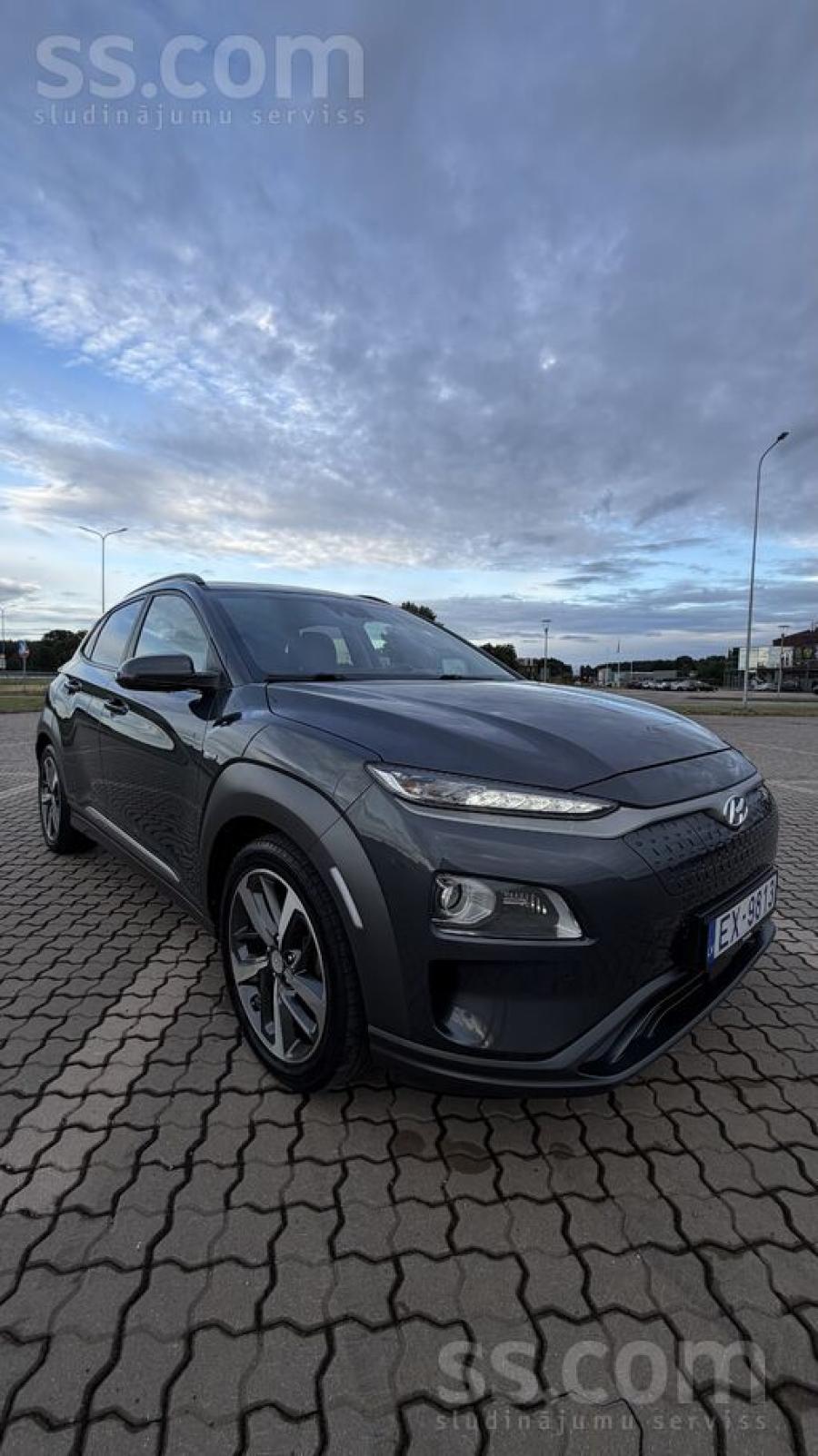 Grey Hyundai Kona 2019 in Riga, with an engine capacity of 0.00 L and mileage of 150 thousand km for 17200 €, photo 1 on AUTOMOTO.COM.LV