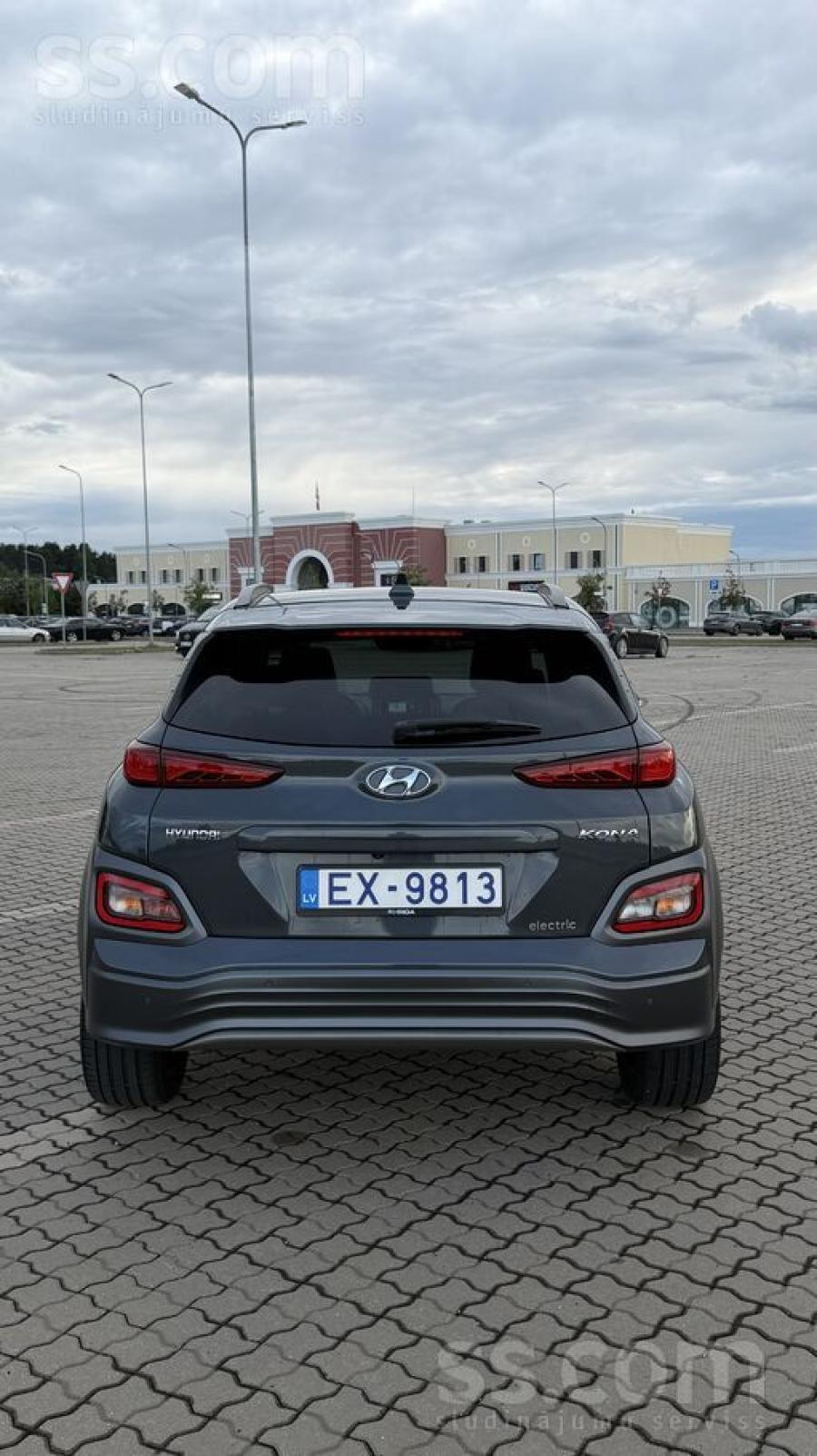 Grey Hyundai Kona 2019 in Riga, with an engine capacity of 0.00 L and mileage of 150 thousand km for 17200 €, photo 4 on AUTOMOTO.COM.LV