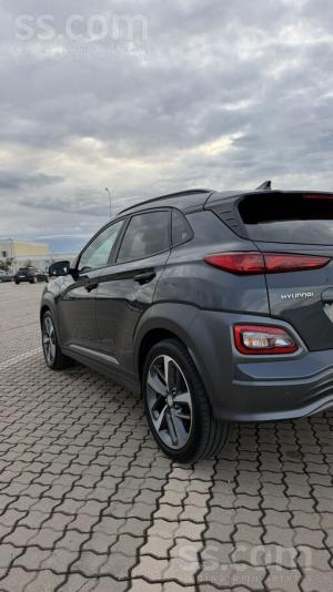 Grey Hyundai Kona 2019 in Riga, with an engine capacity of 0.00 L and mileage of 150 thousand km for 17200 €, photo 6 on AUTOMOTO.COM.LV