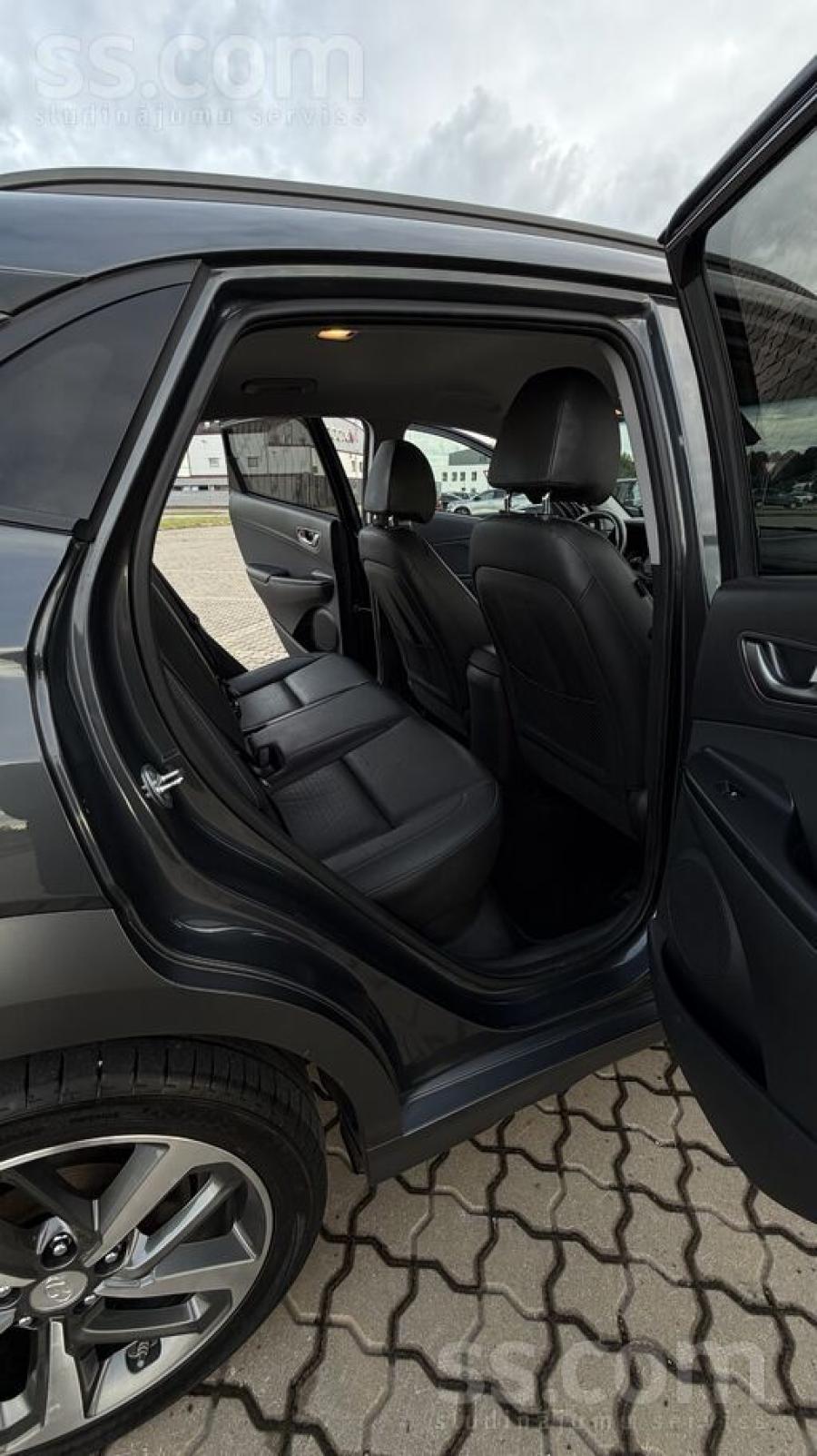Grey Hyundai Kona 2019 in Riga, with an engine capacity of 0.00 L and mileage of 150 thousand km for 17200 €, photo 8 on AUTOMOTO.COM.LV
