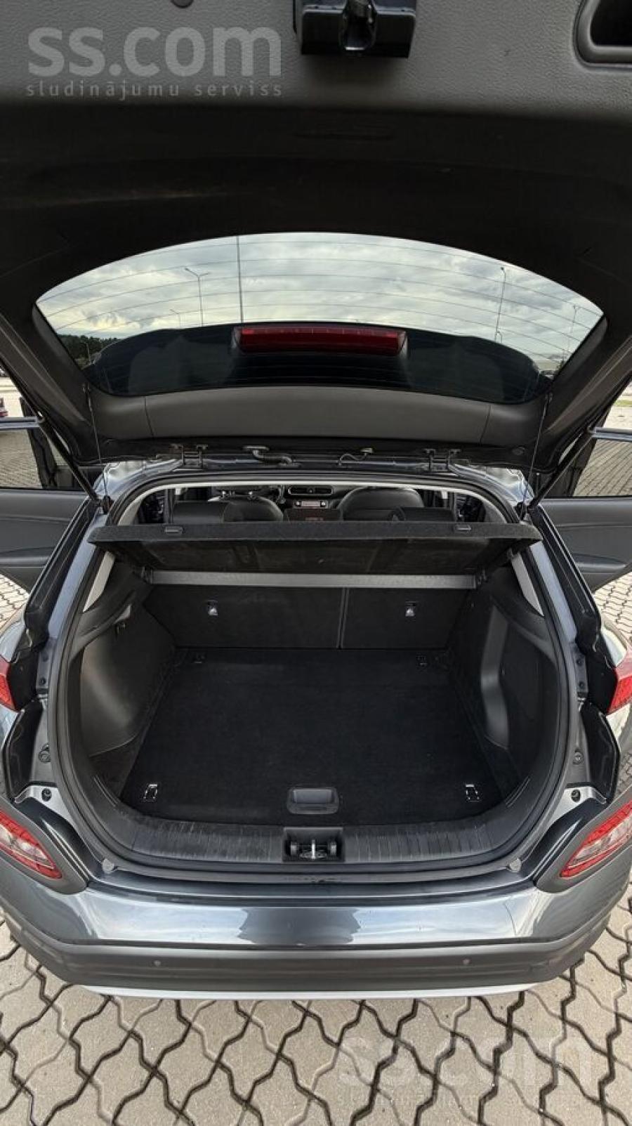 Grey Hyundai Kona 2019 in Riga, with an engine capacity of 0.00 L and mileage of 150 thousand km for 17200 €, photo 9 on AUTOMOTO.COM.LV