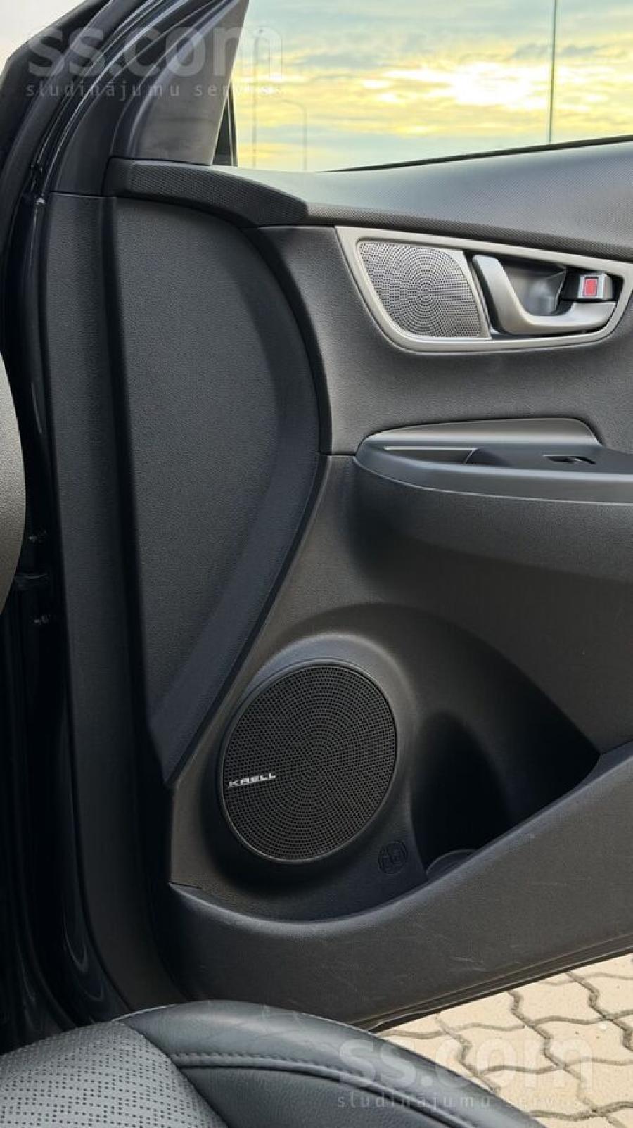 Grey Hyundai Kona 2019 in Riga, with an engine capacity of 0.00 L and mileage of 150 thousand km for 17200 €, photo 13 on AUTOMOTO.COM.LV