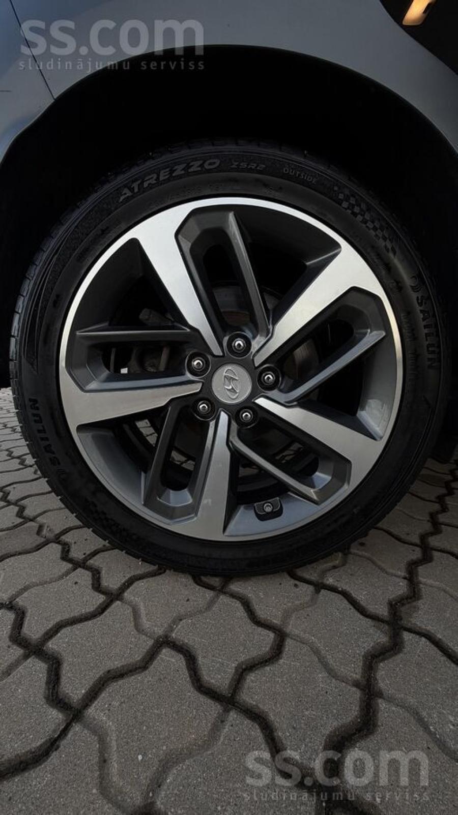 Grey Hyundai Kona 2019 in Riga, with an engine capacity of 0.00 L and mileage of 150 thousand km for 17200 €, photo 14 on AUTOMOTO.COM.LV