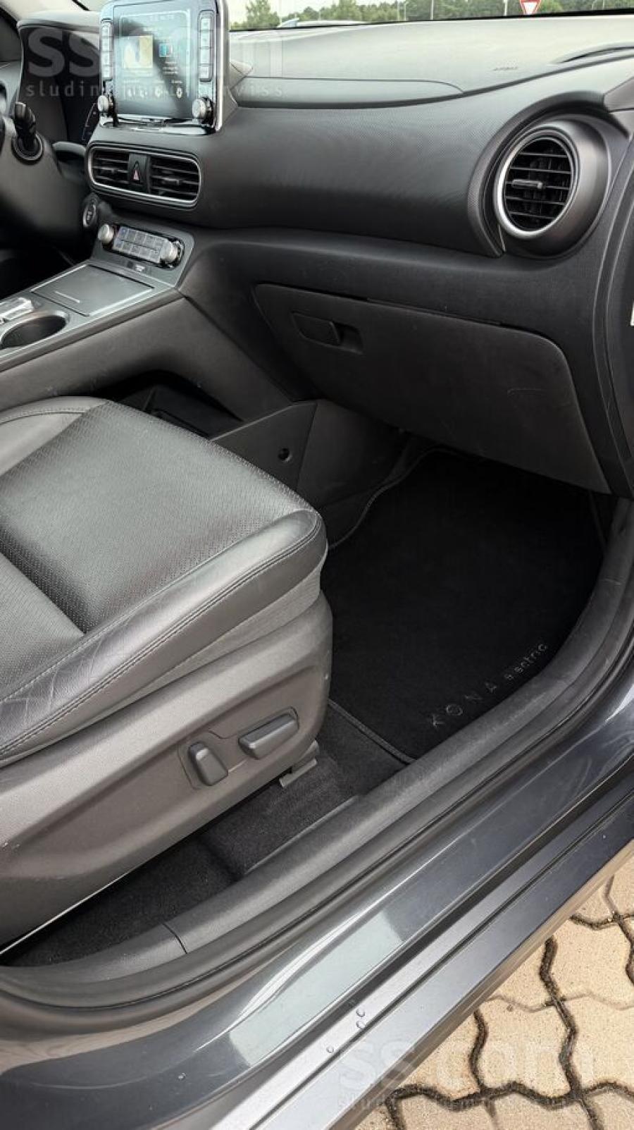 Grey Hyundai Kona 2019 in Riga, with an engine capacity of 0.00 L and mileage of 150 thousand km for 17200 €, photo 15 on AUTOMOTO.COM.LV