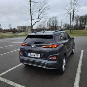 Grey Hyundai Kona 2020 in Ukmerge, with an engine capacity of 0.00 L and mileage of 83 thousand km for 18490 €, photo 8 on AUTOMOTO.COM.LV