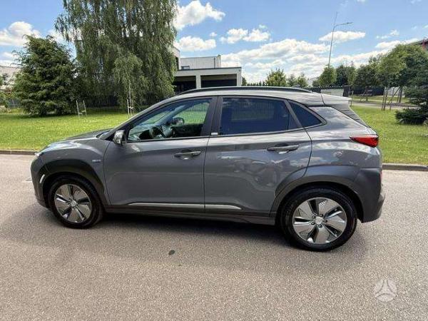 Pelēks Hyundai Kona 2020 Viļņa, ar dzinēja tilpumu 0.00 L un nobraukumu 85 tūkst. km par 19800 €, foto 2 vietnē AUTOMOTO.COM.LV