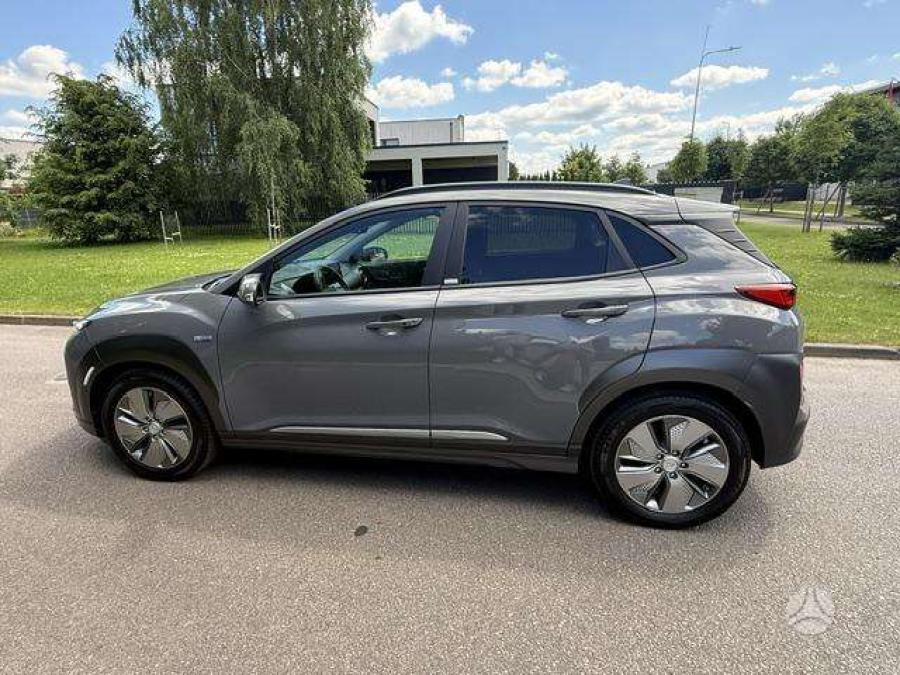 Pelēks Hyundai Kona 2020 Viļņa, ar dzinēja tilpumu 0.00 L un nobraukumu 85 tūkst. km par 19800 €, foto 3 vietnē AUTOMOTO.COM.LV