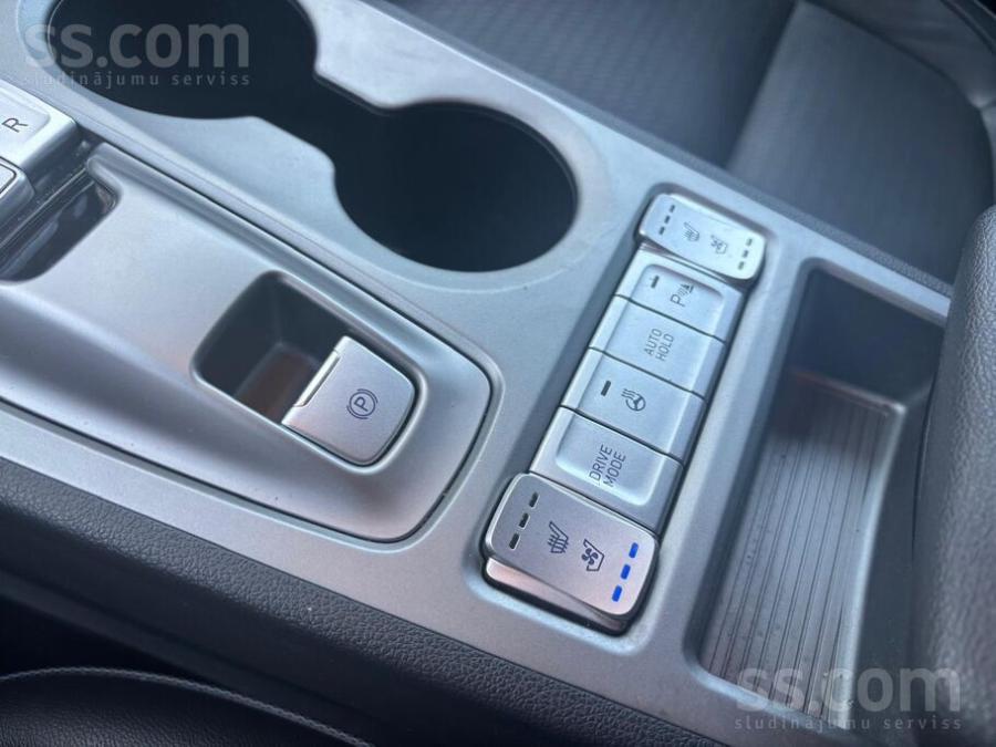 Pelēks Hyundai Kona 2020 Jūrmala, ar dzinēja tilpumu 1.60 L un nobraukumu 82 tūkst. km par 22200 €, foto 12 vietnē AUTOMOTO.COM.LV