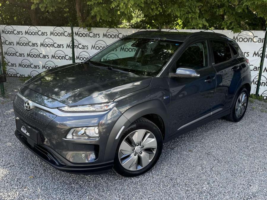 Grey Hyundai Kona 2020 in Vilnius, with an engine capacity of 0.00 L and mileage of 73 thousand km for 15300 €, photo 1 on AUTOMOTO.COM.LV
