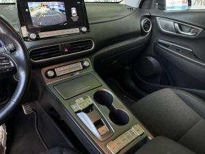 Grey Hyundai Kona 2020 in Vilnius, with an engine capacity of 0.00 L and mileage of 73 thousand km for 15300 €, photo 17 on AUTOMOTO.COM.LV
