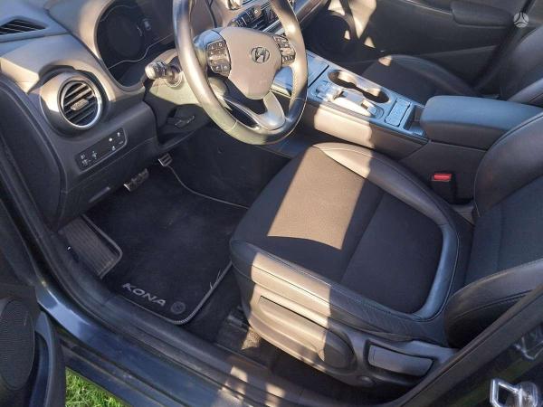 Grey Hyundai Kona 2020 in Kaunas, with an engine capacity of 0.00 L and mileage of 70 thousand km for 15000 €, photo 8 on AUTOMOTO.COM.LV