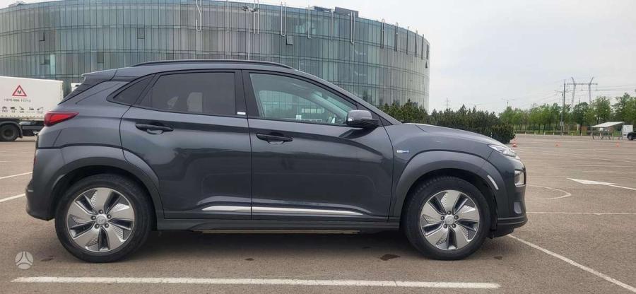 Grey Hyundai Kona 2020 in Siauliai, with an engine capacity of 0.00 L and mileage of 73 thousand km for 13600 €, photo 5 on AUTOMOTO.COM.LV
