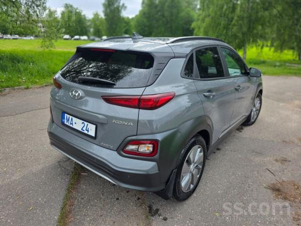 Pelēks Hyundai Kona 2020 Rīga, ar dzinēja tilpumu 0.00 L un nobraukumu 60 tūkst. km par 17300 €, foto 4 vietnē AUTOMOTO.COM.LV