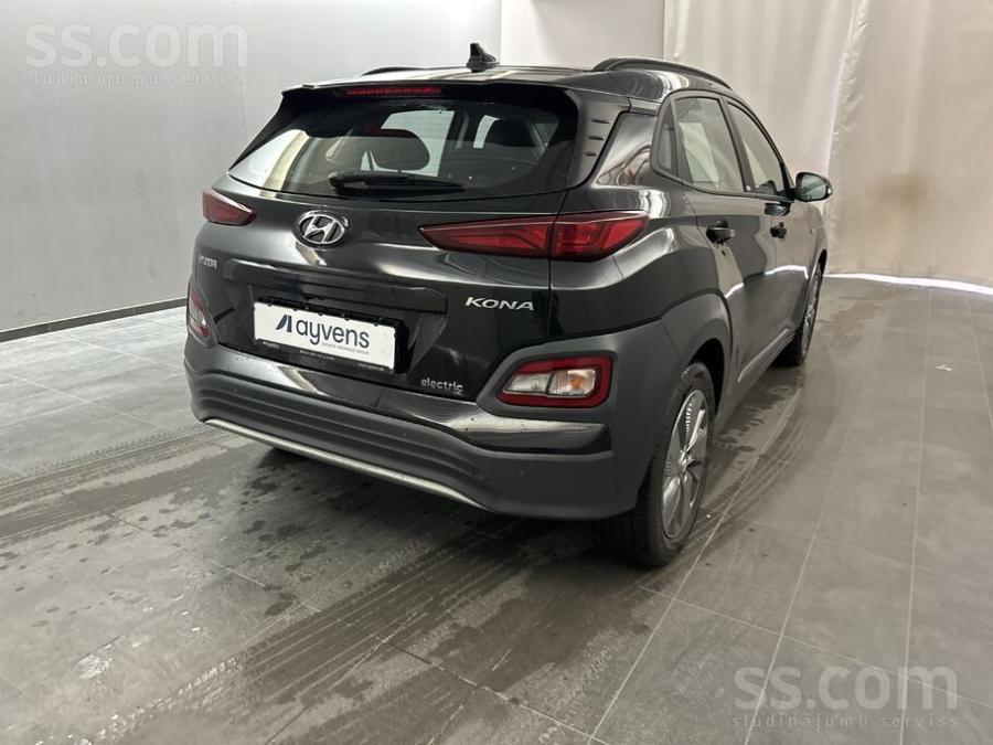 Grey Hyundai Kona 2020 in Riga, with an engine capacity of 0.00 L and mileage of 134 thousand km for 18990 €, photo 4 on AUTOMOTO.COM.LV