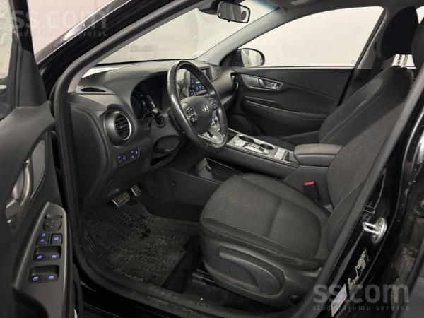 Pelēks Hyundai Kona 2020 Rīga, ar dzinēja tilpumu 0.00 L un nobraukumu 134 tūkst. km par 18990 €, foto 7 vietnē AUTOMOTO.COM.LV