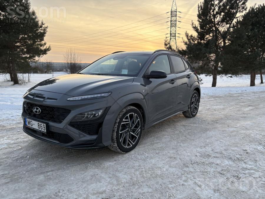 Grey Hyundai Kona 2021 in Riga, with an engine capacity of 1.60 L and mileage of 55 thousand km for 19800 €, photo 1 on AUTOMOTO.COM.LV