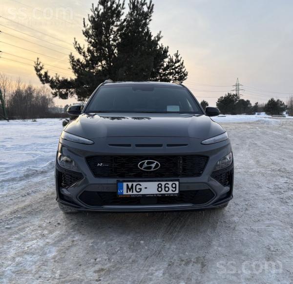 Grey Hyundai Kona 2021 in Riga, with an engine capacity of 1.60 L and mileage of 55 thousand km for 19800 €, photo 2 on AUTOMOTO.COM.LV