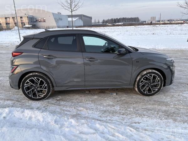 Grey Hyundai Kona 2021 in Riga, with an engine capacity of 1.60 L and mileage of 55 thousand km for 19800 €, photo 4 on AUTOMOTO.COM.LV