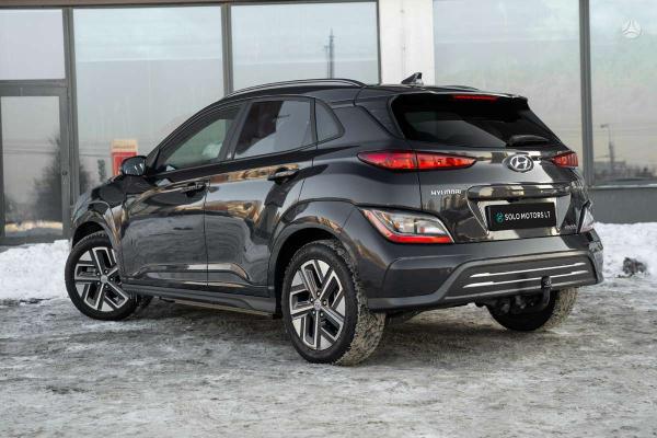 Grey Hyundai Kona 2021 in Vilnius, with an engine capacity of 0.00 L and mileage of 17 thousand km for 16950 €, photo 2 on AUTOMOTO.COM.LV