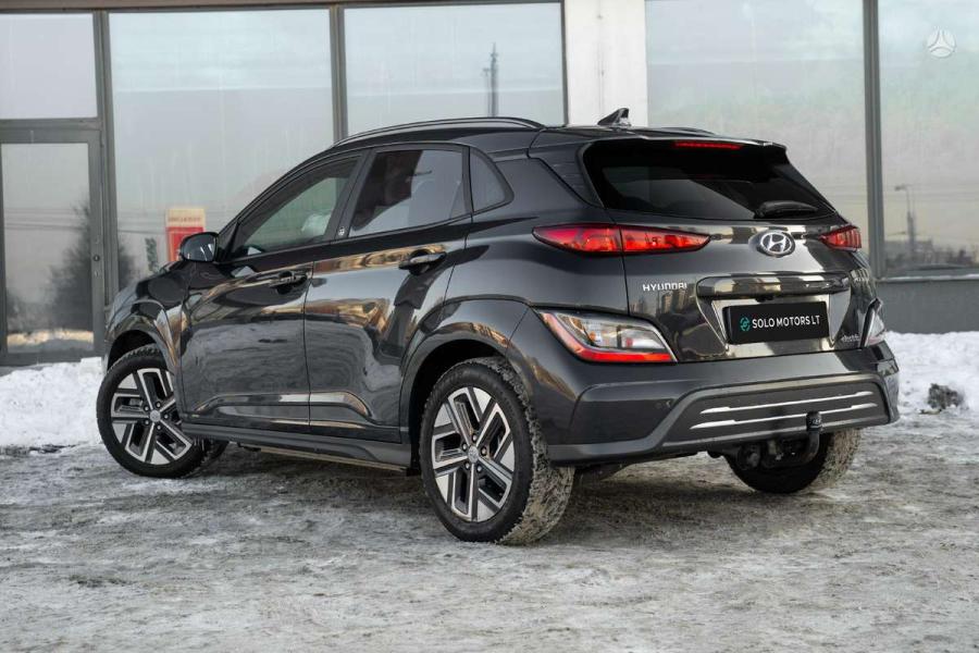 Grey Hyundai Kona 2021 in Vilnius, with an engine capacity of 0.00 L and mileage of 17 thousand km for 16950 €, photo 2 on AUTOMOTO.COM.LV