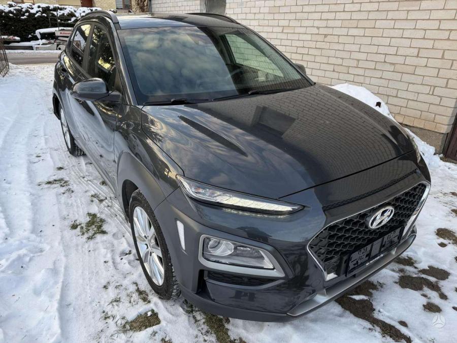 Pelēks Hyundai Kona 2021 Panevēža, ar dzinēja tilpumu 1.59 L un nobraukumu 56 tūkst. km par 12300 €, foto 1 vietnē AUTOMOTO.COM.LV