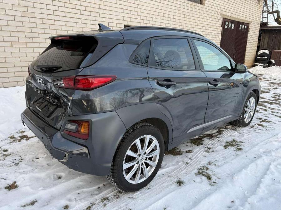 Pelēks Hyundai Kona 2021 Panevēža, ar dzinēja tilpumu 1.59 L un nobraukumu 56 tūkst. km par 12300 €, foto 4 vietnē AUTOMOTO.COM.LV