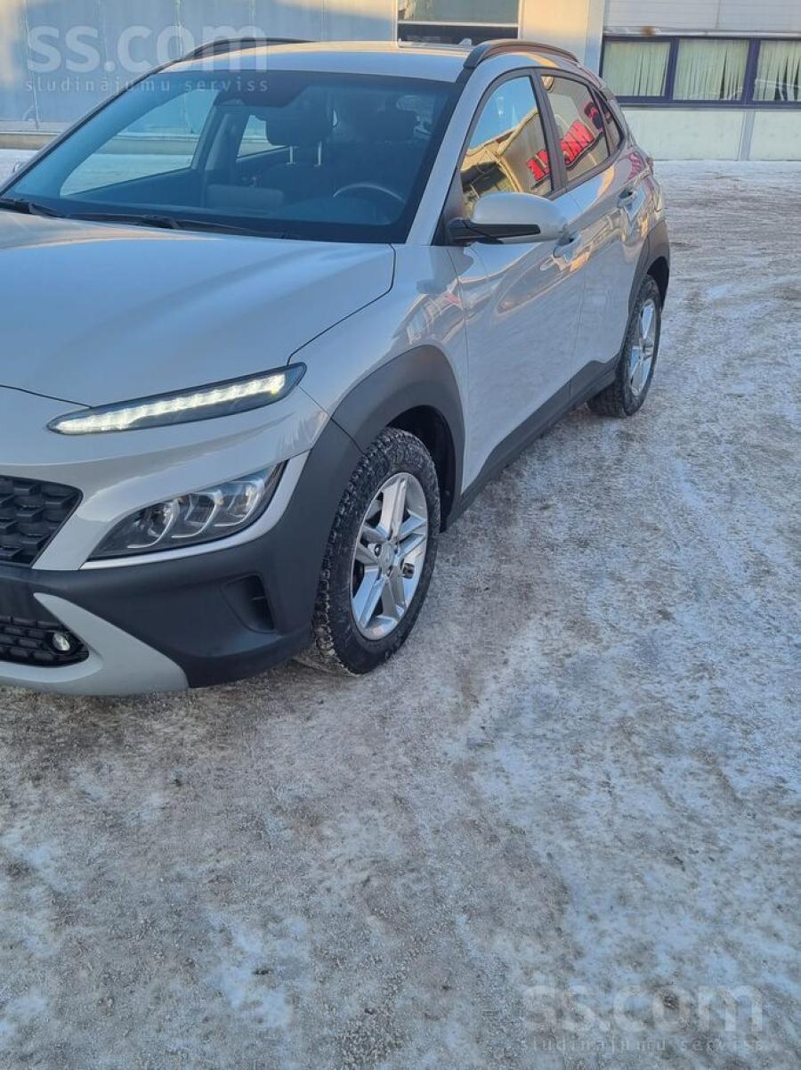 Grey Hyundai Kona 2021 in Ogre, with an engine capacity of 1.00 L and mileage of 57 thousand km for 14300 €, photo 3 on AUTOMOTO.COM.LV