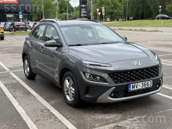 Pelēks Hyundai Kona 2021 Rīga, ar dzinēja tilpumu 1.00 L un nobraukumu 76 tūkst. km par 14300 €, foto 1 vietnē AUTOMOTO.COM.LV