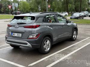 Pelēks Hyundai Kona 2021 Rīga, ar dzinēja tilpumu 1.00 L un nobraukumu 76 tūkst. km par 14300 €, foto 4 vietnē AUTOMOTO.COM.LV