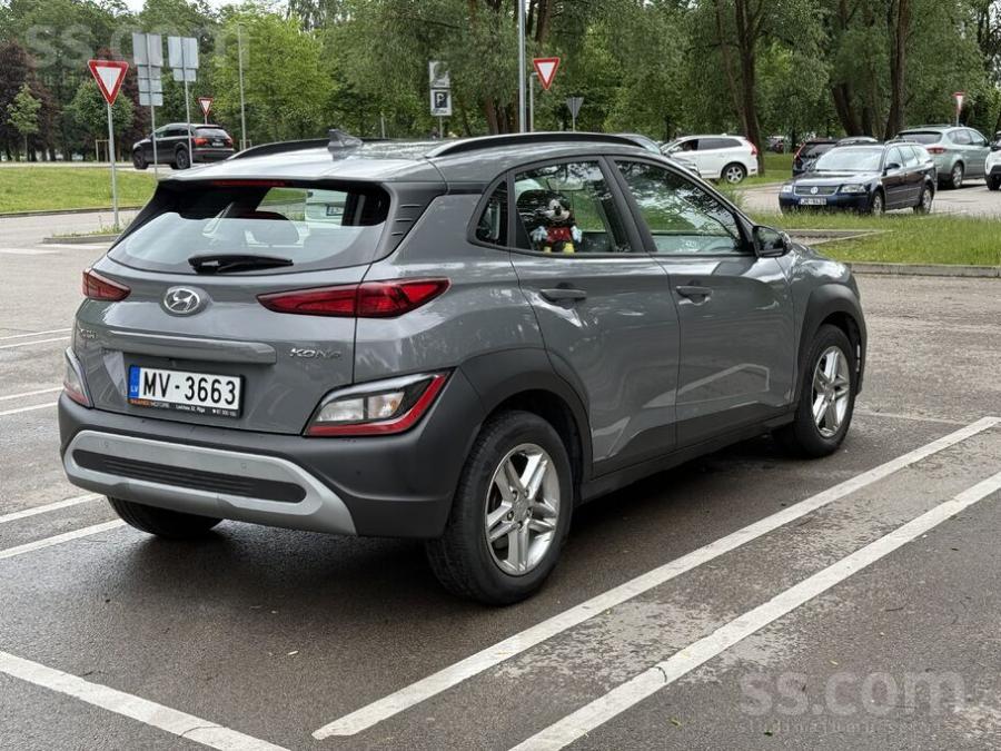 Pelēks Hyundai Kona 2021 Rīga, ar dzinēja tilpumu 1.00 L un nobraukumu 76 tūkst. km par 14300 €, foto 4 vietnē AUTOMOTO.COM.LV