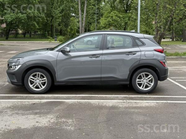 Pelēks Hyundai Kona 2021 Rīga, ar dzinēja tilpumu 1.00 L un nobraukumu 76 tūkst. km par 14300 €, foto 5 vietnē AUTOMOTO.COM.LV