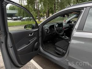 Pelēks Hyundai Kona 2021 Rīga, ar dzinēja tilpumu 1.00 L un nobraukumu 76 tūkst. km par 14300 €, foto 7 vietnē AUTOMOTO.COM.LV