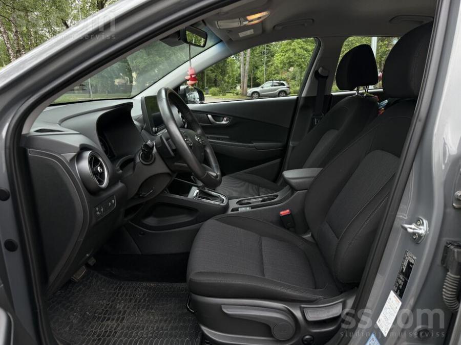 Pelēks Hyundai Kona 2021 Rīga, ar dzinēja tilpumu 1.00 L un nobraukumu 76 tūkst. km par 14300 €, foto 8 vietnē AUTOMOTO.COM.LV