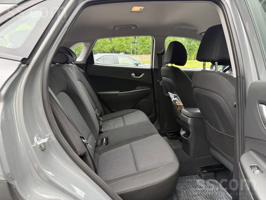 Pelēks Hyundai Kona 2021 Rīga, ar dzinēja tilpumu 1.00 L un nobraukumu 76 tūkst. km par 14300 €, foto 12 vietnē AUTOMOTO.COM.LV