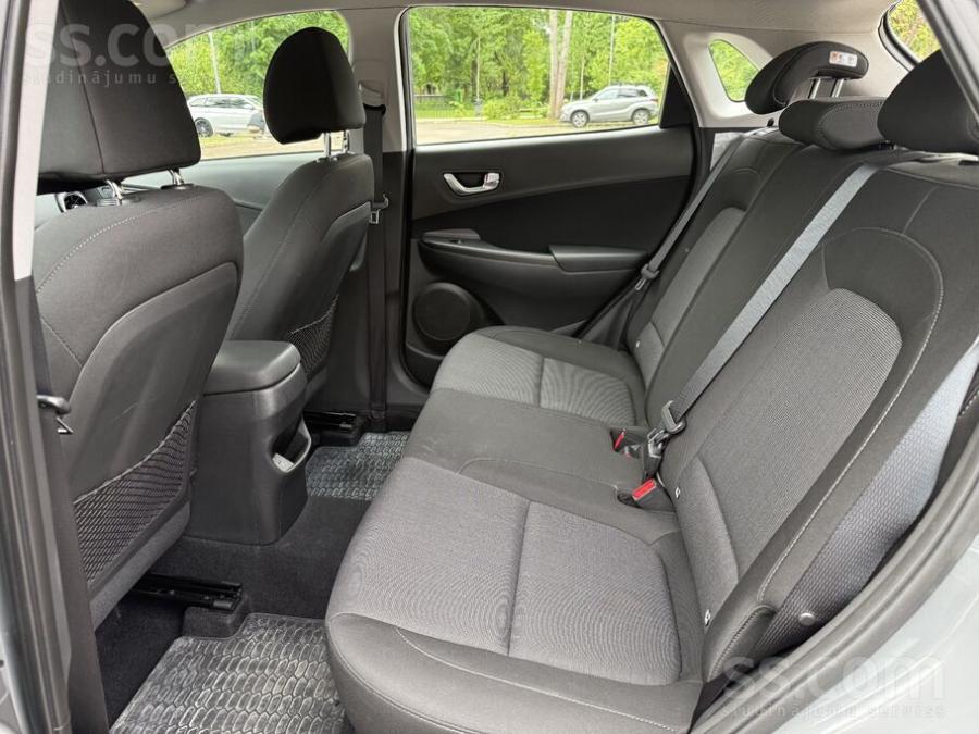 Pelēks Hyundai Kona 2021 Rīga, ar dzinēja tilpumu 1.00 L un nobraukumu 76 tūkst. km par 14300 €, foto 14 vietnē AUTOMOTO.COM.LV
