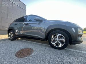 Pelēks Hyundai Kona 2021 Rīga, ar dzinēja tilpumu 1.60 L un nobraukumu 73 tūkst. km par 14500 €, foto 3 vietnē AUTOMOTO.COM.LV