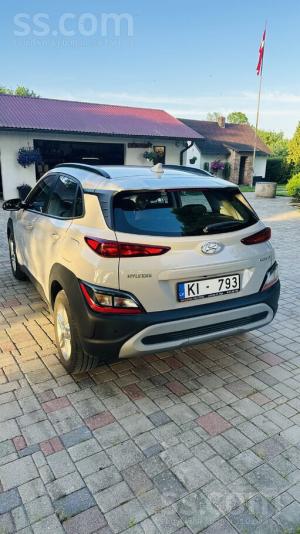 Grey Hyundai Kona 2021 in Riga, with an engine capacity of 1.00 L and mileage of 57 thousand km for 14550 €, photo 3 on AUTOMOTO.COM.LV