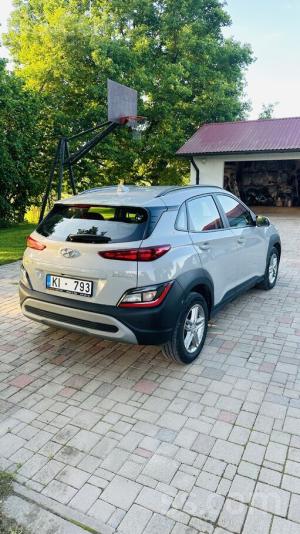 Grey Hyundai Kona 2021 in Riga, with an engine capacity of 1.00 L and mileage of 57 thousand km for 14550 €, photo 4 on AUTOMOTO.COM.LV