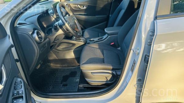 Grey Hyundai Kona 2021 in Riga, with an engine capacity of 1.00 L and mileage of 57 thousand km for 14550 €, photo 7 on AUTOMOTO.COM.LV