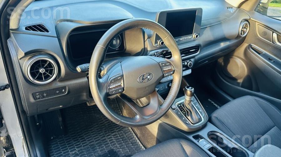 Grey Hyundai Kona 2021 in Riga, with an engine capacity of 1.00 L and mileage of 57 thousand km for 14550 €, photo 9 on AUTOMOTO.COM.LV