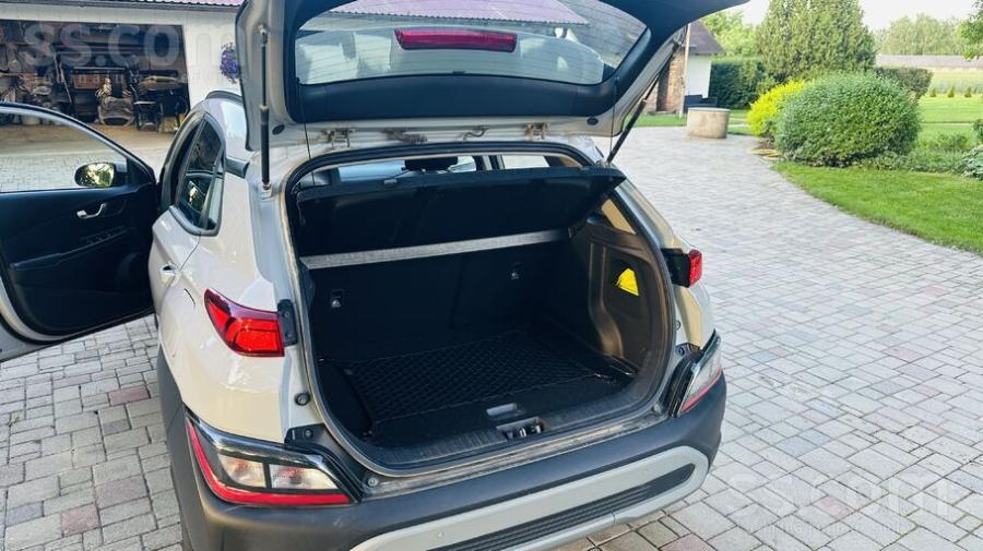 Grey Hyundai Kona 2021 in Riga, with an engine capacity of 1.00 L and mileage of 57 thousand km for 14550 €, photo 17 on AUTOMOTO.COM.LV