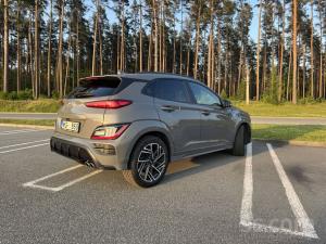 Pelēks Hyundai Kona 2021 Rīga, ar dzinēja tilpumu 1.60 L un nobraukumu 55 tūkst. km par 17500 €, foto 4 vietnē AUTOMOTO.COM.LV